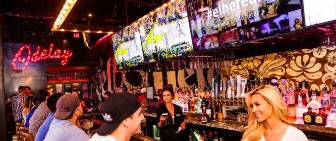 Digital Signage Enhances the Customer Experience at Restaurants - Food ...